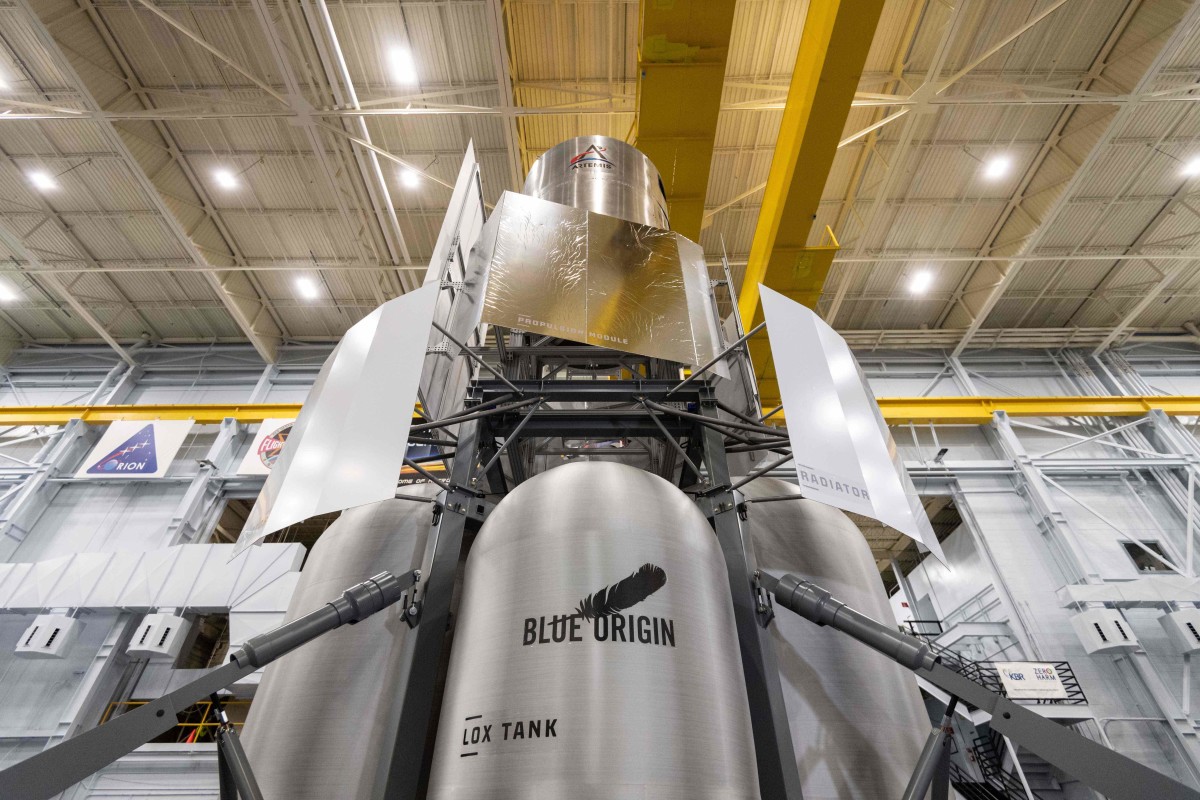 Full-scale mock-up of next-gen American lunar lander unveiled – SA Flyer